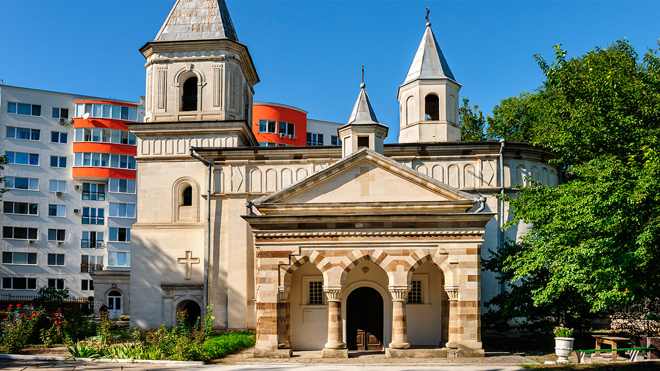 Vuelos a Moldavia. Reserva vuelos baratos a Moldavia | Despegar